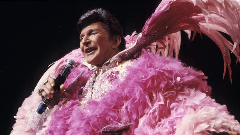 Liberace - Pianist - Biography.com